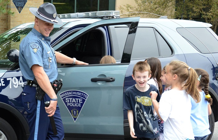Trooper Confronts Homeless Panhandling Mom, Bystander Captures It